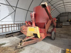 SOLD - Farmhand Feed Master 810 Lot No. 55155 Hay and Forage | Tractor Zoom