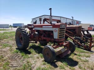 SOLD - Farmall 560 Lot No. 31217 Tractors with 72 HP | Tractor Zoom