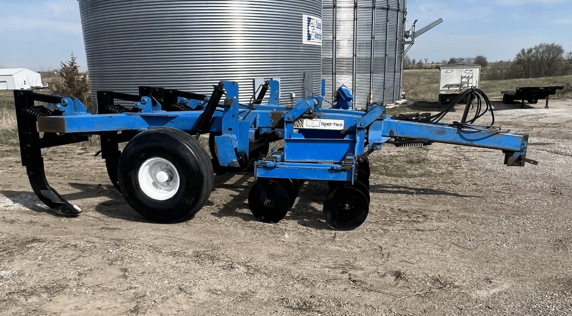 2000 DMI Coulter Champ Tillage Disk Rippers for Sale | Tractor Zoom