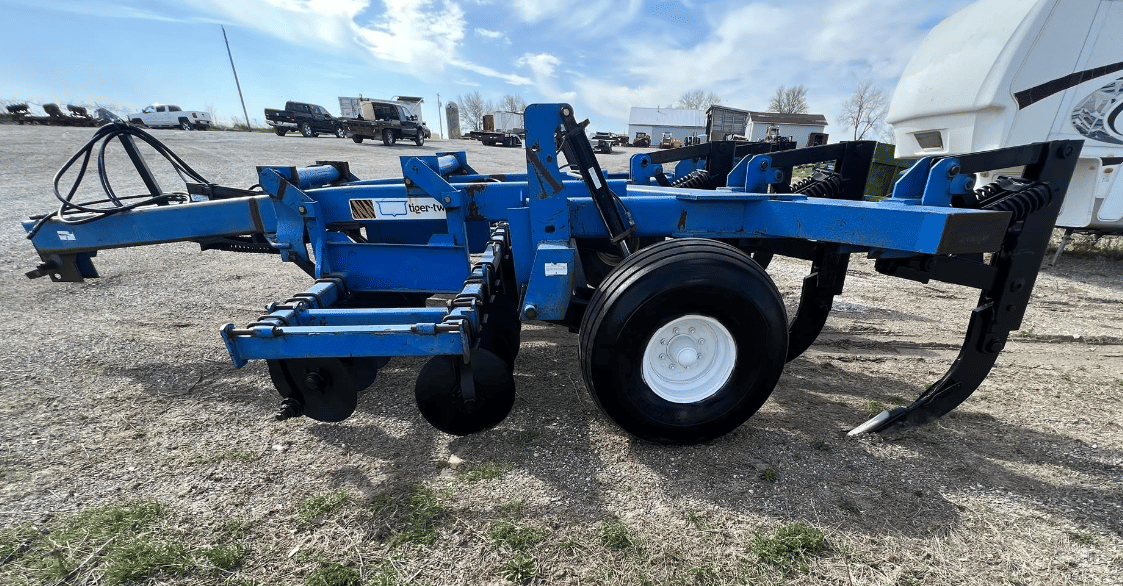 2000 DMI Coulter Champ Tillage Disk Rippers for Sale | Tractor Zoom