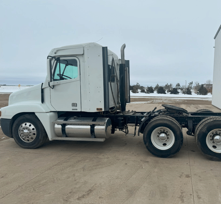 2000 Freightliner FLC120 Other Equipment Trucks for Sale | Tractor Zoom