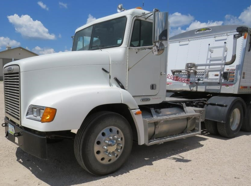 SOLD - 2000 Freightliner FLD120 Lot No. e1ca4a71-2556-11ed-8bec ...