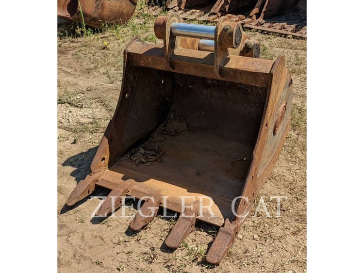 SOLD - 2021 Caterpillar Wheel Loader Bucket Construction Attachments ...
