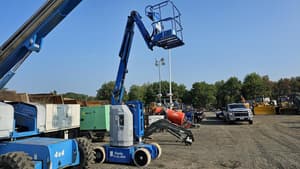 SOLD - 2000 Genie Z-30/20N Lot No. 2416 Construction with 905 Hrs ...