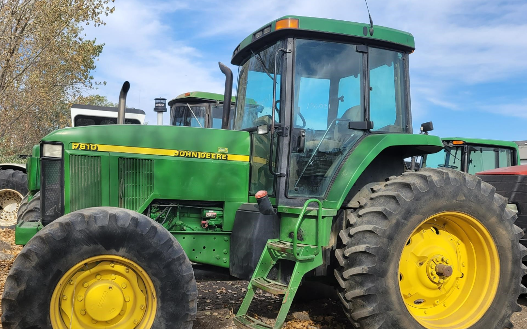 SOLD - 2000 John Deere 7610 Tractors with 4,435 Hrs | Tractor Zoom