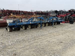 SOLD - 2000 Kinze 3140 Stock No. 45797 Planting with 12 Rows | Tractor Zoom