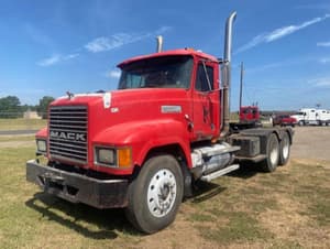 SOLD - 2000 Mack CH613 Lot No. 1252 Other Equipment with 886,798 mi | Tractor Zoom