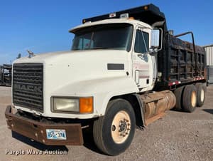 SOLD - 2000 Mack CH613 dump truck Other Equipment with 826,499 mi | Tractor Zoom