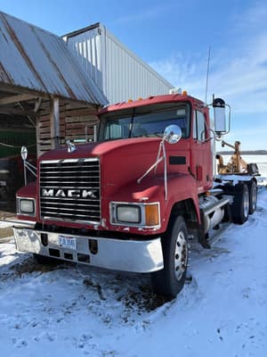 SOLD - 2000 Mack CH613 Other Equipment with 307,531 mi | Tractor Zoom