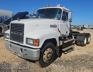 2000 Mack CH613 Lot No. NX9175 Other Equipment For Sale with 478,641 mi | Tractor Zoom