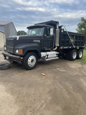 SOLD - 2000 Mack CH613 Lot No. 1103 Other Equipment with --- mi | Tractor Zoom