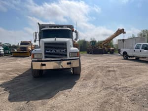 2000 Mack CL713 Lot No. 1058 Other Equipment For Sale with 834,774 mi | Tractor Zoom