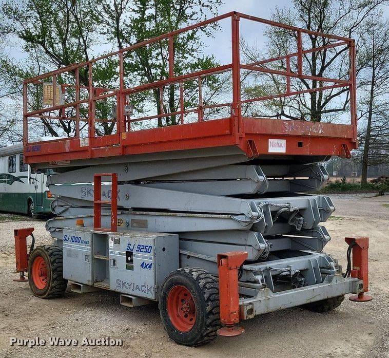 2000 Sky Jack SJ9250 Construction Aerial Lifts for Sale | Tractor Zoom
