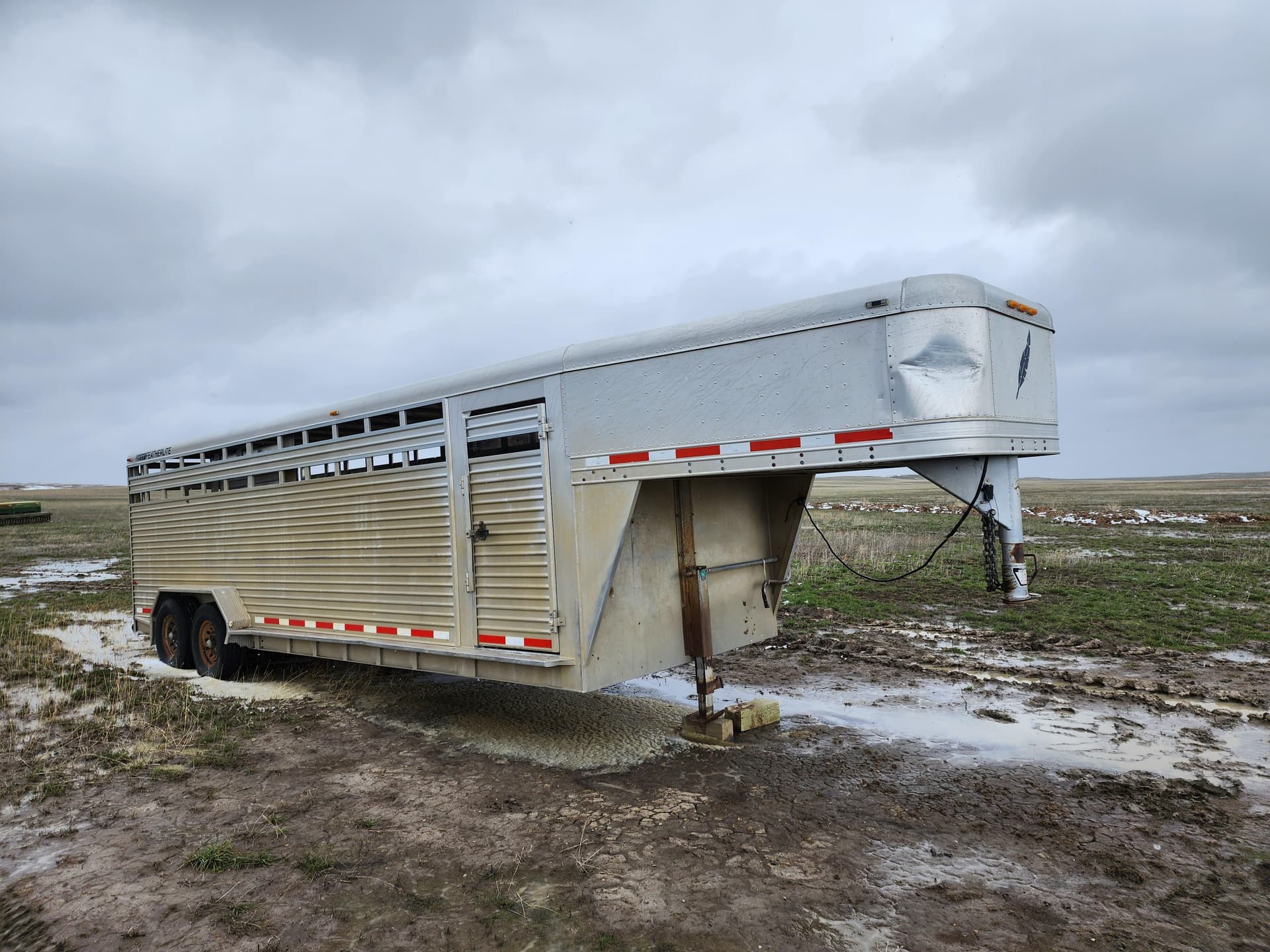 2001 Featherlite 8120 Ag Trailers Livestock Trailers for Sale | Tractor ...