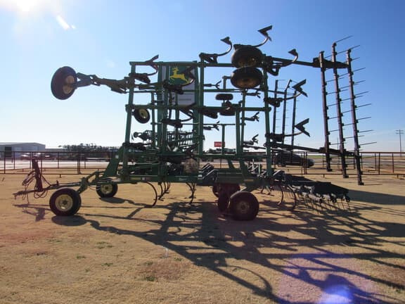 2001 John Deere 2400 Tillage Chisel Plows for Sale | Tractor Zoom