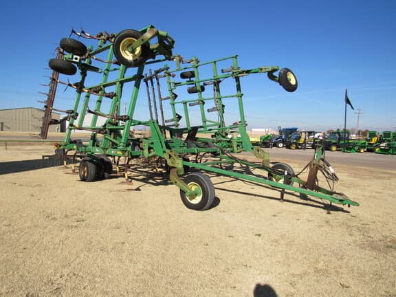 2001 John Deere 2400 Tillage Chisel Plows for Sale | Tractor Zoom