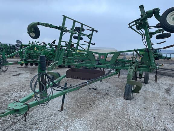 SOLD - 2001 John Deere 2400 Tillage Chisel Plows | Tractor Zoom