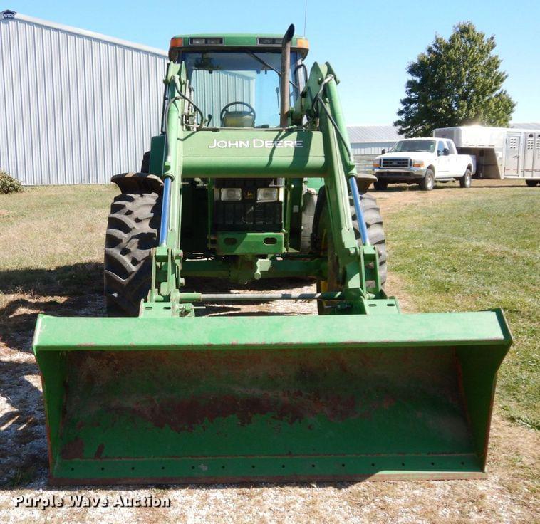 Tractor Zoom - 2001 John Deere 7210