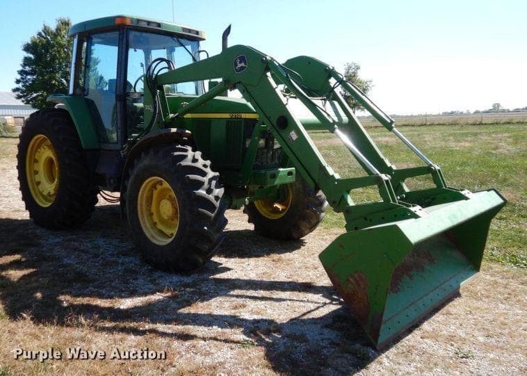 Tractor Zoom - 2001 John Deere 7210