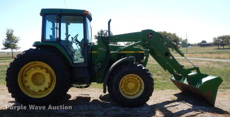 Tractor Zoom - 2001 John Deere 7210