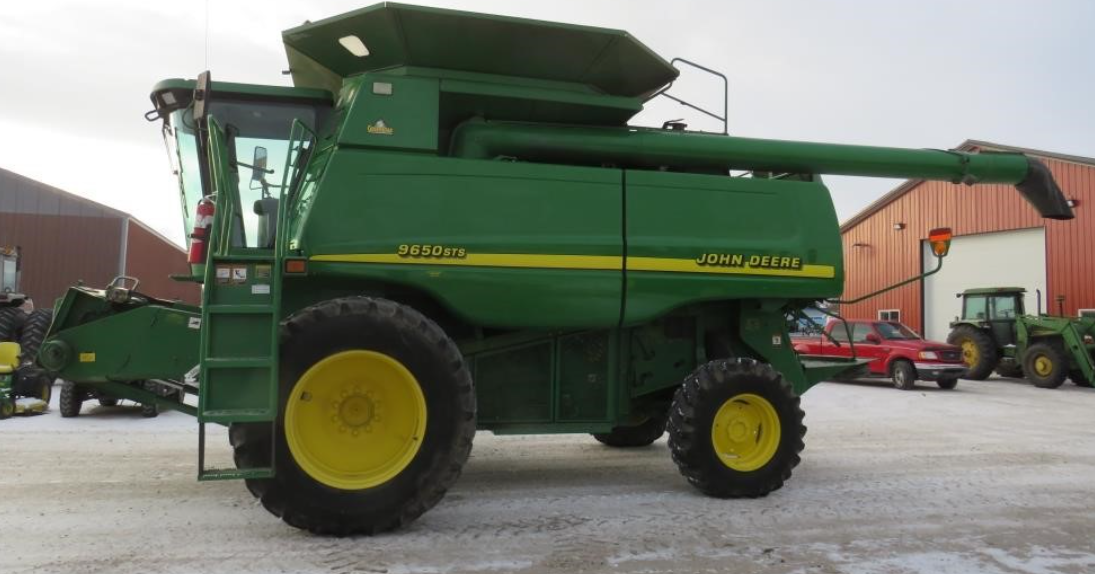 SOLD - 2001 John Deere 9650 STS Combines with 4,134 Hrs | Tractor Zoom