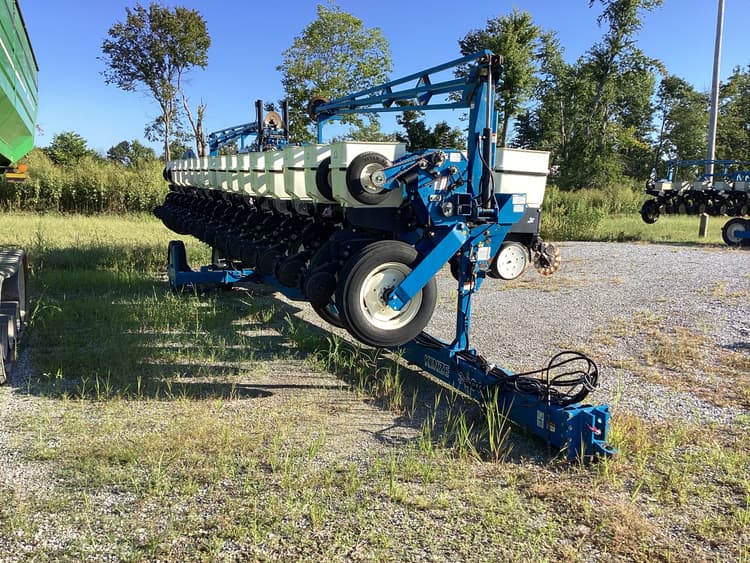 2001 Kinze 3600 Planting Planters for Sale | Tractor Zoom