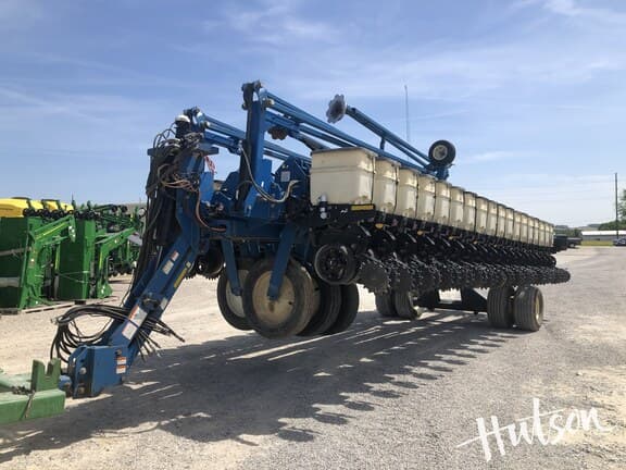 2001 Kinze 3700 Planting Planters for Sale | Tractor Zoom