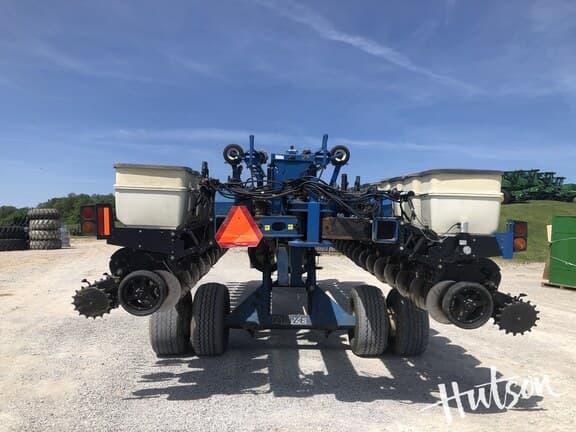 2001 Kinze 3700 Planting Planters for Sale | Tractor Zoom