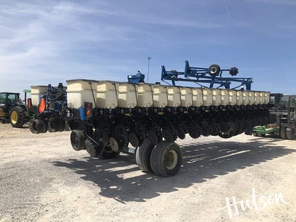 2001 Kinze 3700 Planting Planters for Sale | Tractor Zoom