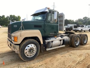 SOLD - 2001 Mack CH613 Lot No. 56545885 Other Equipment with 628,193 mi ...