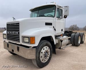 SOLD - 2001 Mack CH613 semi truck Other Equipment with 382,089 mi ...