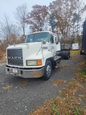2001 Mack CH613 Lot No. 231972 Other Equipment For Sale with --- mi ...