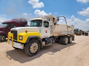 SOLD - 2001 Mack RD688S Other Equipment with --- mi | Tractor Zoom