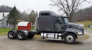 SOLD - 2001 Mack Vision 460 Other Equipment with 978,419 mi | Tractor Zoom