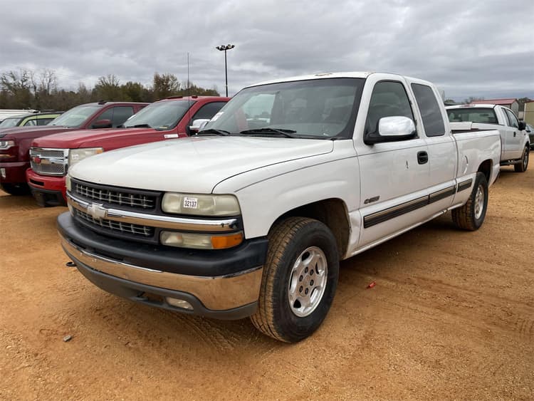 SOLD - 2002 Chevrolet 1500 Other Equipment Vehicles | Tractor Zoom