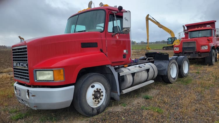 SOLD - 2002 International 8100 Other Equipment Trucks | Tractor Zoom