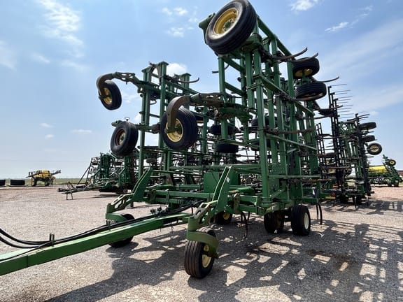 SOLD - 2002 John Deere 2400 Tillage Chisel Plows | Tractor Zoom