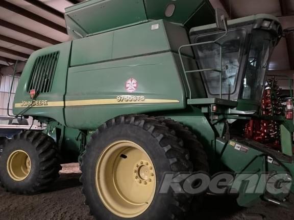 SOLD - 2002 John Deere 9750 STS Combines Class 7 | Tractor Zoom
