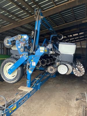 SOLD - 2002 Kinze 3600 Planting with 23 Rows | Tractor Zoom