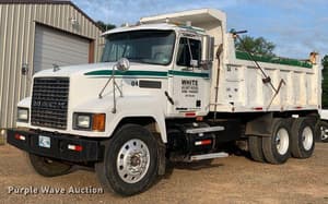 SOLD - 2002 Mack CH613 Lot No. DM7933 Other Equipment with 916,607 mi ...