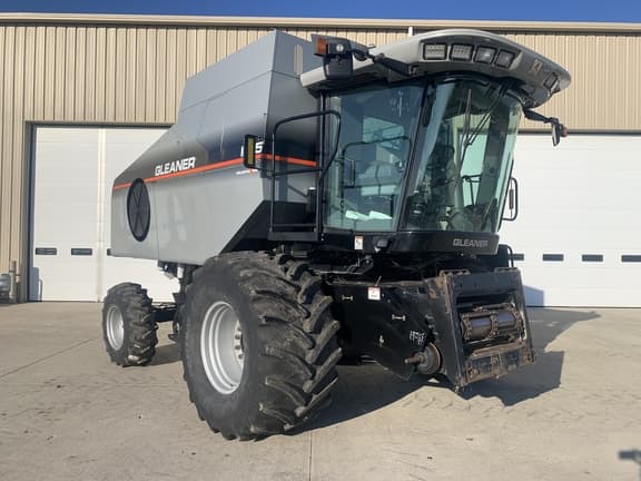SOLD - 2003 Gleaner R65 Combines Class 5 | Tractor Zoom