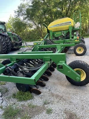 SOLD - 2003 John Deere 1690 Stock No. SU001073 Planting with 40 ft ...
