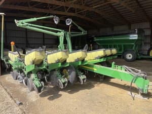 SOLD - 2003 John Deere 1760 planter 12 Row 30 inch Planting with 12 ...