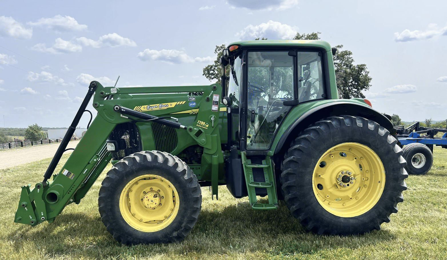 SOLD - 2003 John Deere 7220 Tractors with 7,083 Hrs | Tractor Zoom