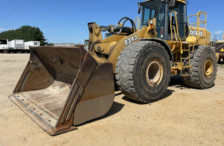 SOLD - 2003 John Deere 824J Construction with 21,054 Hrs | Tractor Zoom