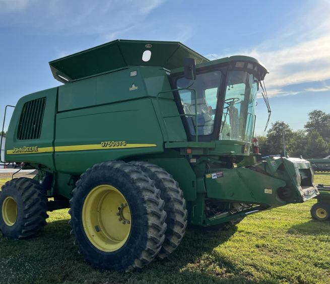 SOLD - 2003 John Deere 9750 STS Combines with 4,098 Hrs | Tractor Zoom