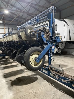 SOLD - 2003 Kinze 3600 Stock No. 1098549 Planting with 32 Rows ...