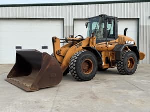 2004 Case 721D Lot No. 6892 Construction For Sale with 5,037 Hrs ...