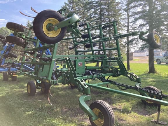 SOLD - 2004 John Deere 2410 Tillage Chisel Plows | Tractor Zoom