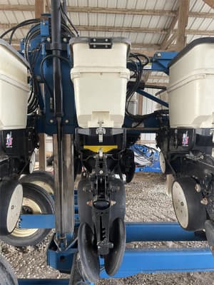 SOLD - 2004 Kinze 3600 Stock No. 233724959 Planting with 31 Rows ...